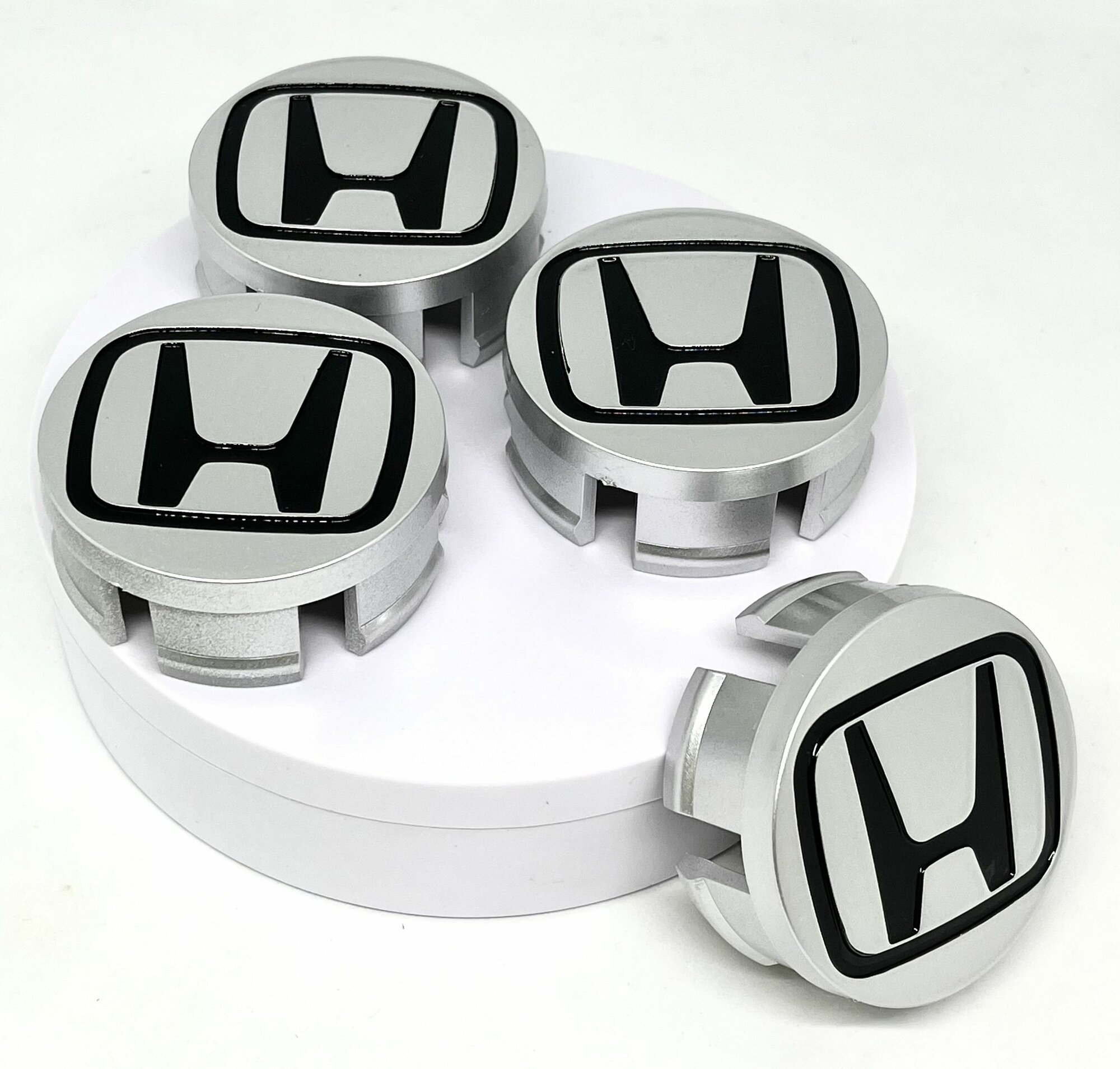 Колпачки заглушки на литые диски Хонда 57/55 мм, серебристый с черным