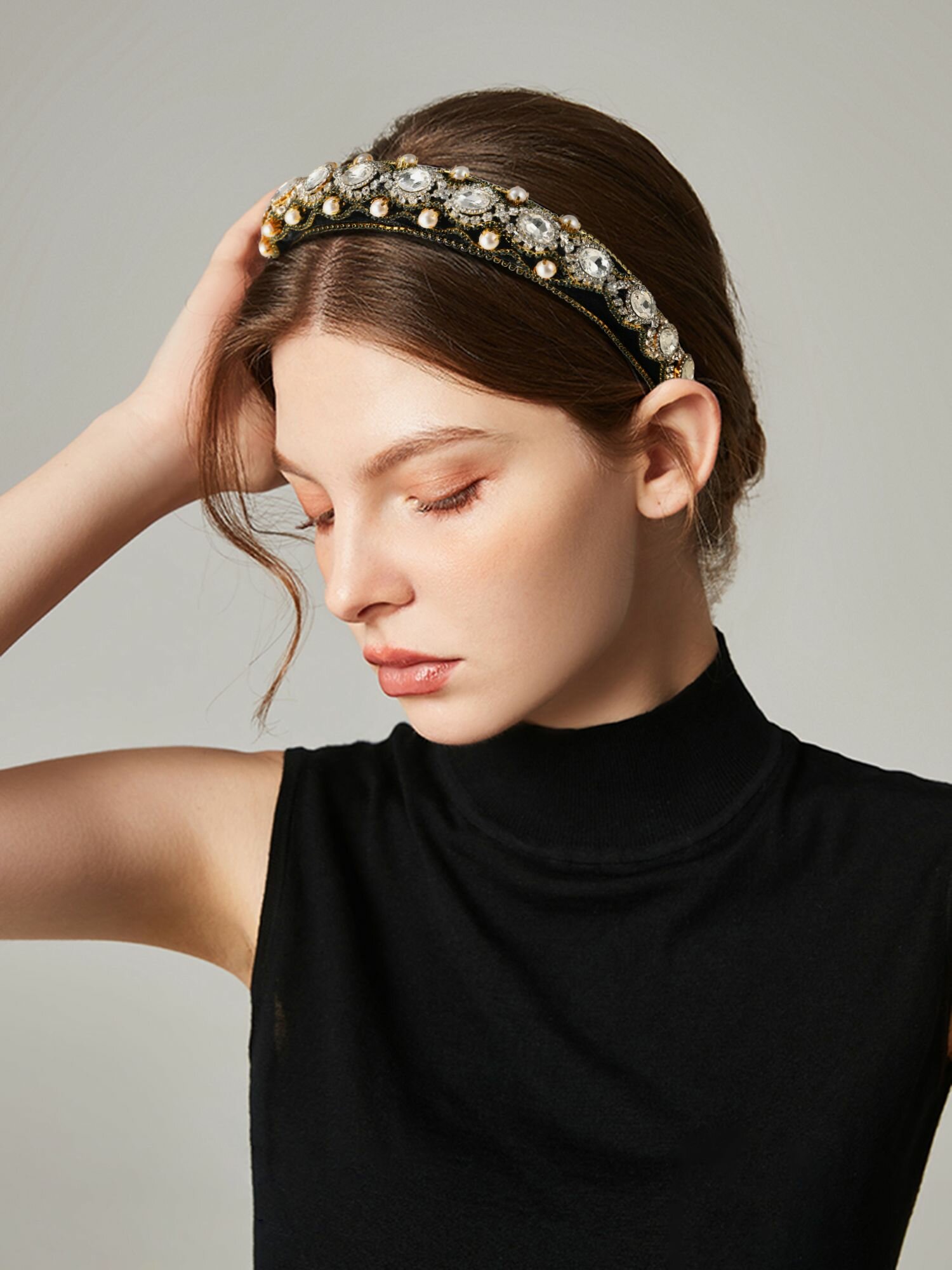 Женская повязка для волос с жемчугом и стразами