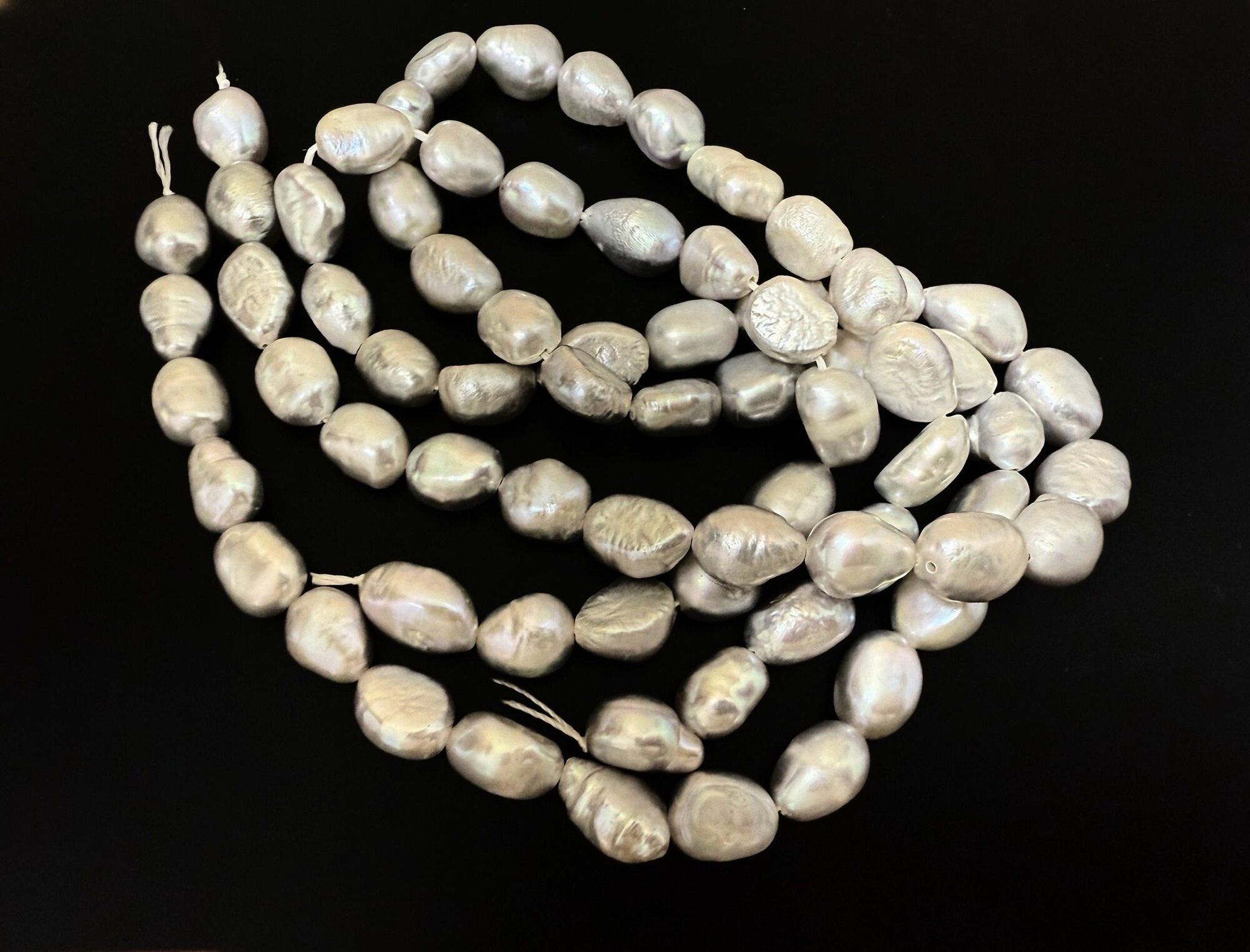 Жемчуг серый натуральный произвольная форма 10-12 мм (нить 35 см), Suntrim