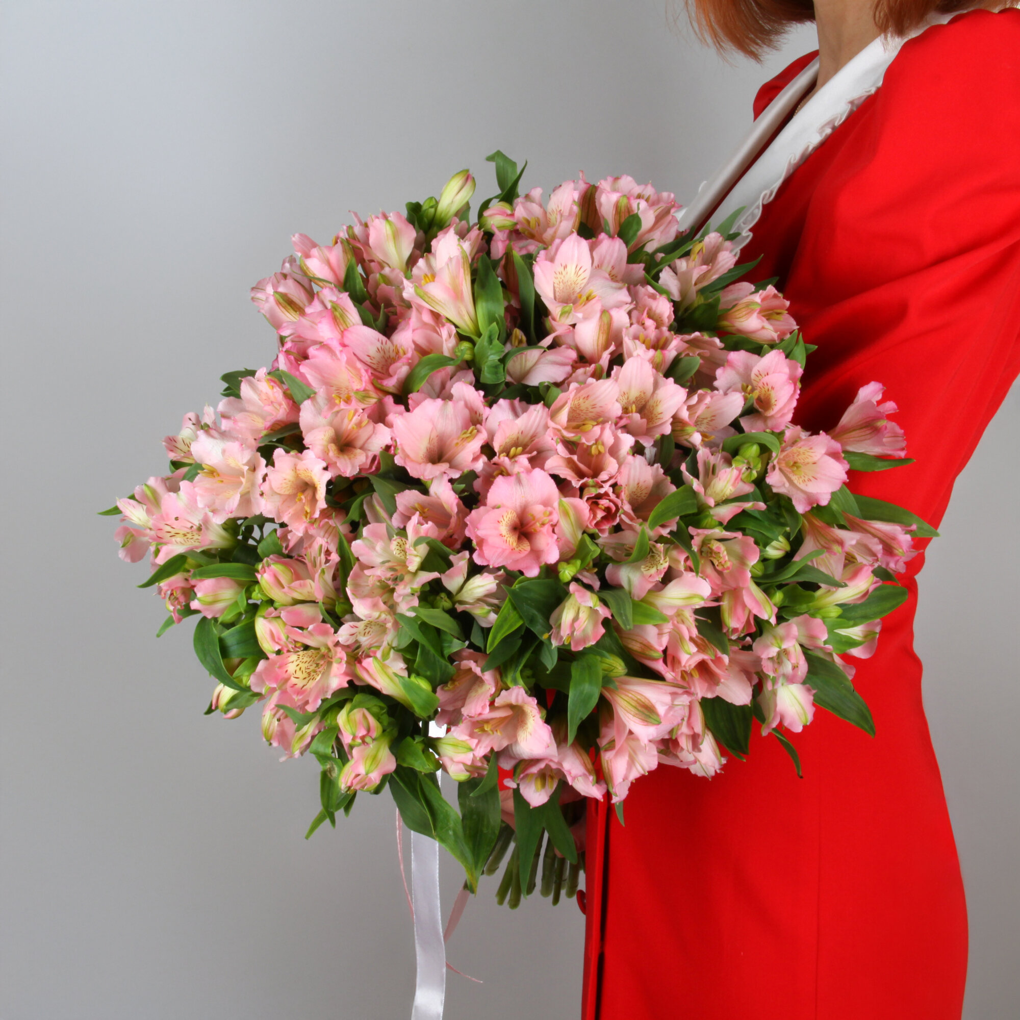 Букет из 15 розовых альстромерий