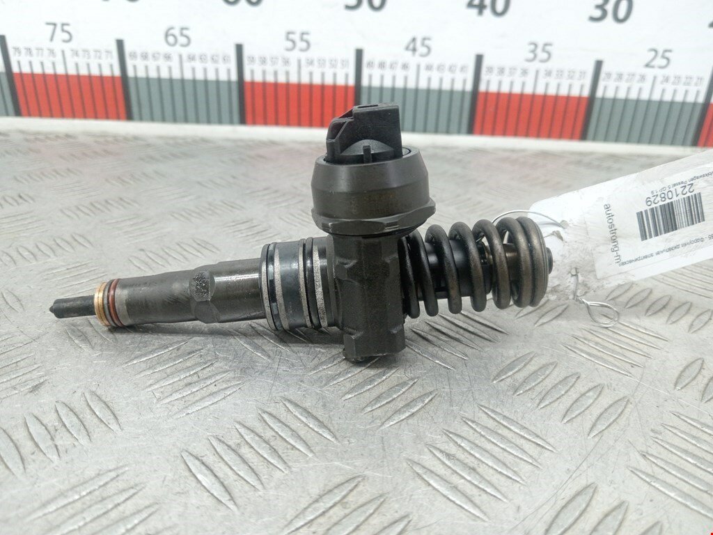 Форсунка дизельная электрическая Volkswagen Passat 5 GP 038130073AG арт. 2210829