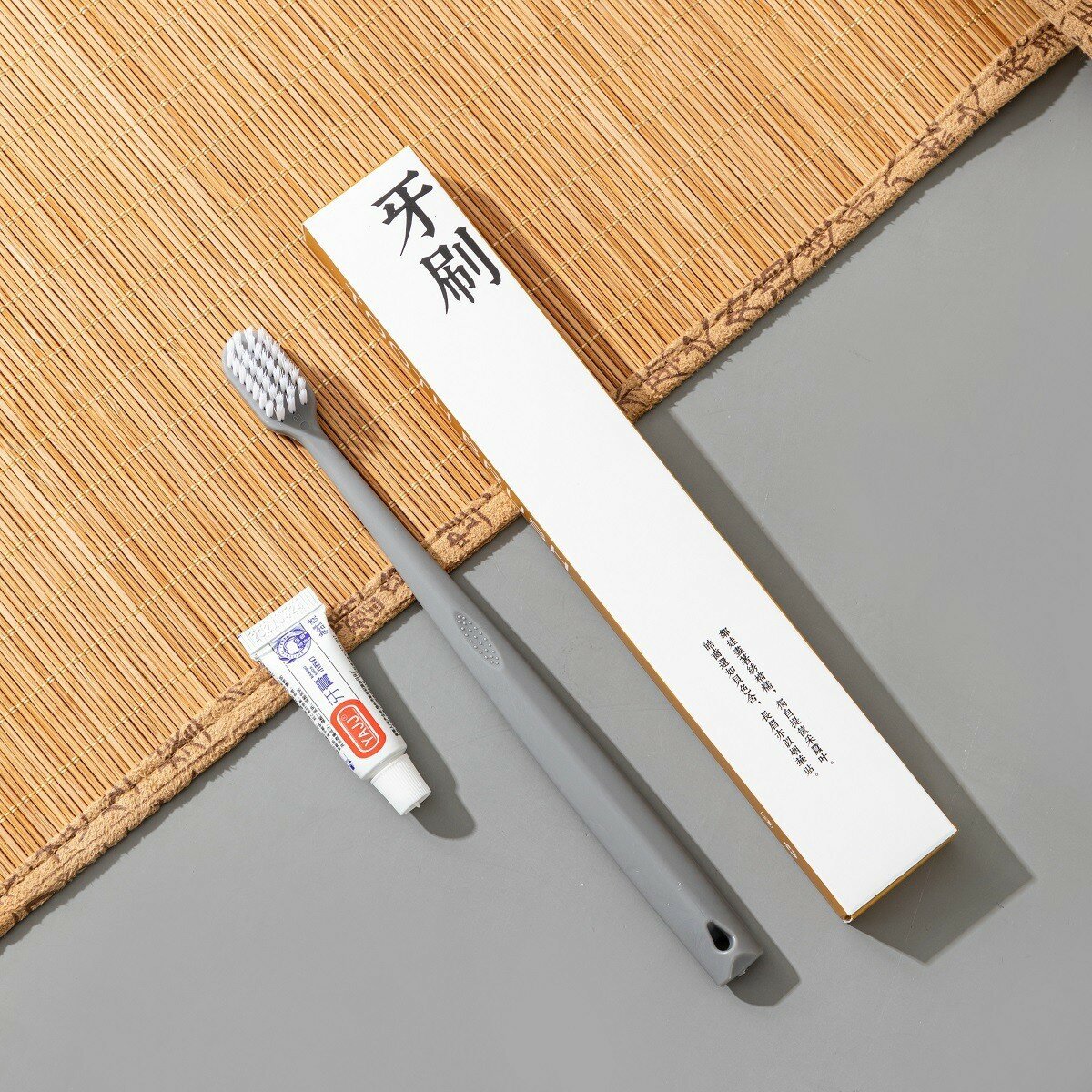 Набор туалетных принадлежностей "Отель", расческа, зубная щетка, зубная паста, мягкие волосы