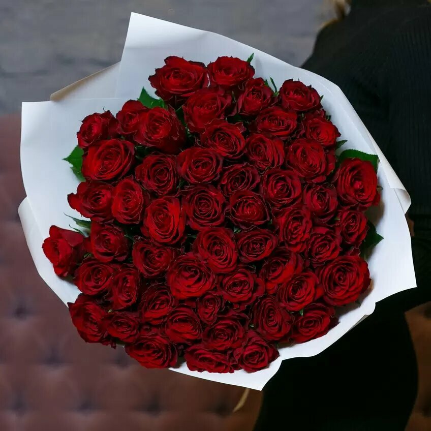 Букет красных роз 55 штук 50 см/ Розы красные доставка/ Доставка цветов по Москве