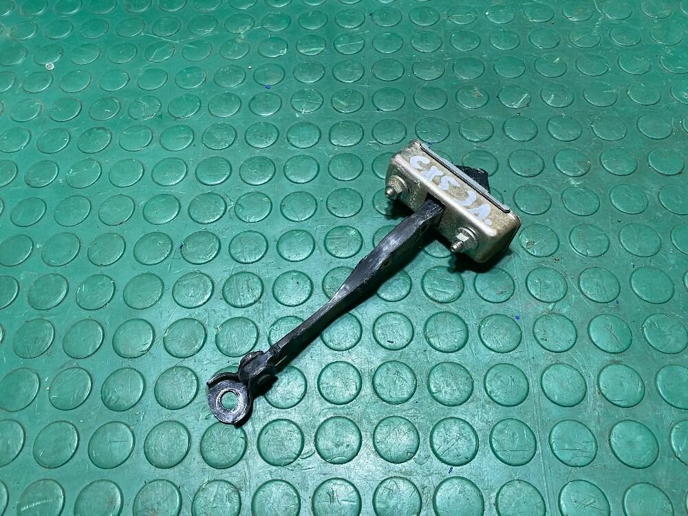 Ограничитель двери задний левый Mazda CX-5 II (2017—2022) KB7W72270