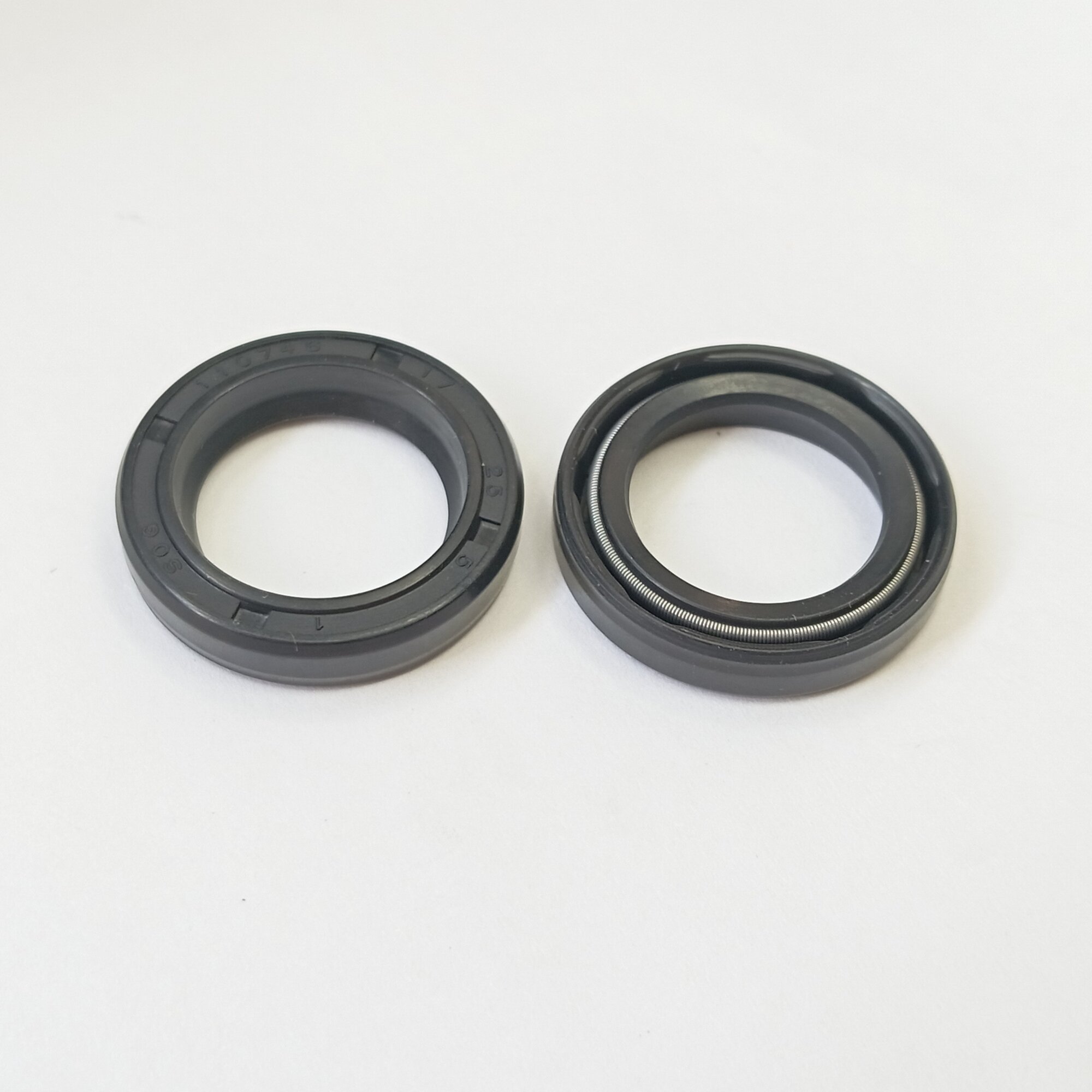 Сальник 17x25x5 SC NBR-70-K/C/C WLK маслобензостойкий (манжета армированная) с пружиной