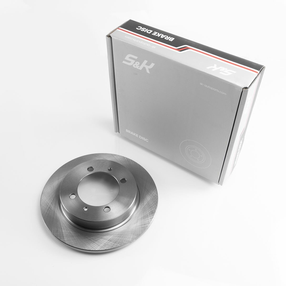 Диск тормозной задний для Митсубиси Каризма 2000-2006, Лансер VII 1992-1996, Спейс Стар 1998-2004, Вольво S40 1996-2004 Mitsubishi Carisma Lancer Space Star Volvo Артикул SKBD1079 производителя S&K