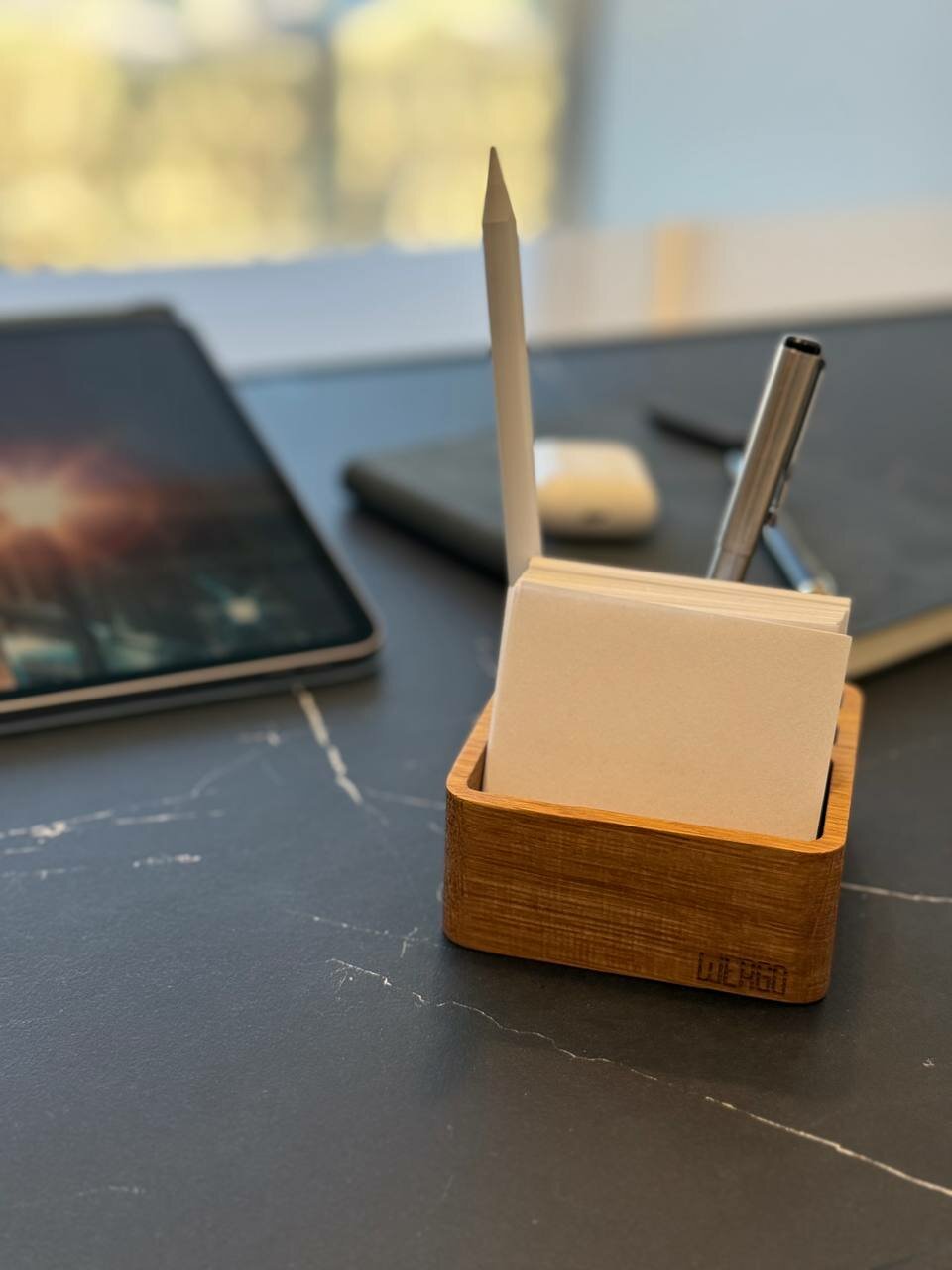 Органайзер для канцелярии. Подставка для блока записей (стикеров) 80х80, ручек и карандашей WERGO. Премиум. Дуб