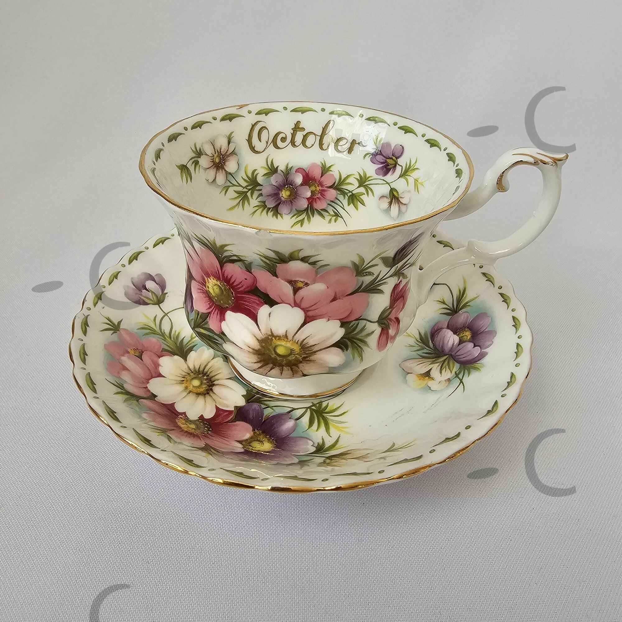 Чайная пара Royal Albert. Серия "Цветок месяца". Англия. Костяной фарфор. Клеймо 70-е гг. Apodiwen