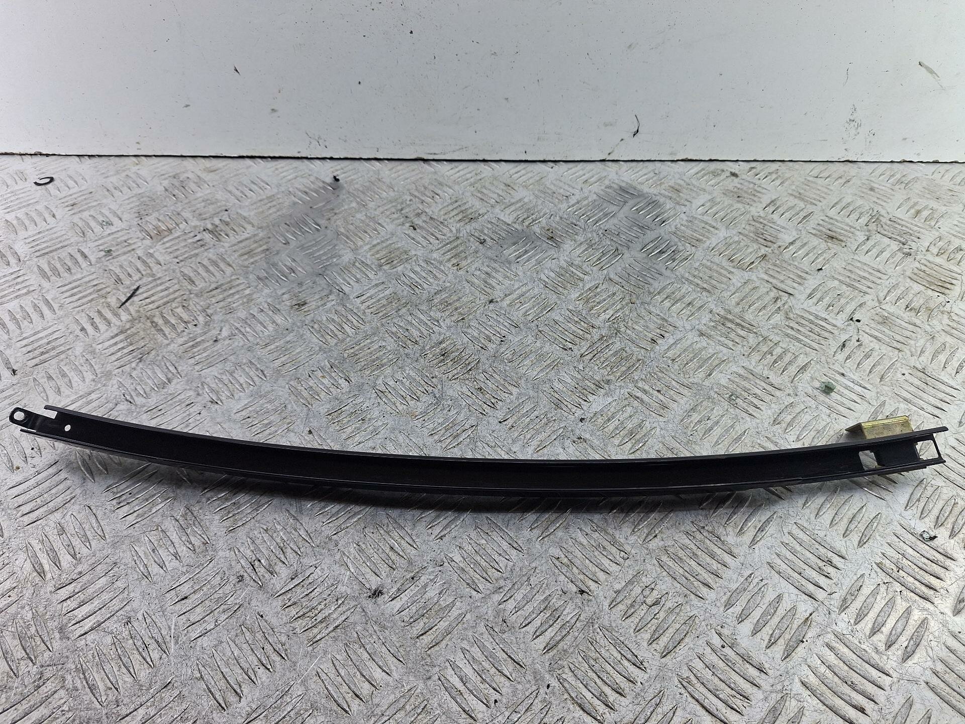 Направляющая стекла задней правой Mercedes-Benz E W211 2004