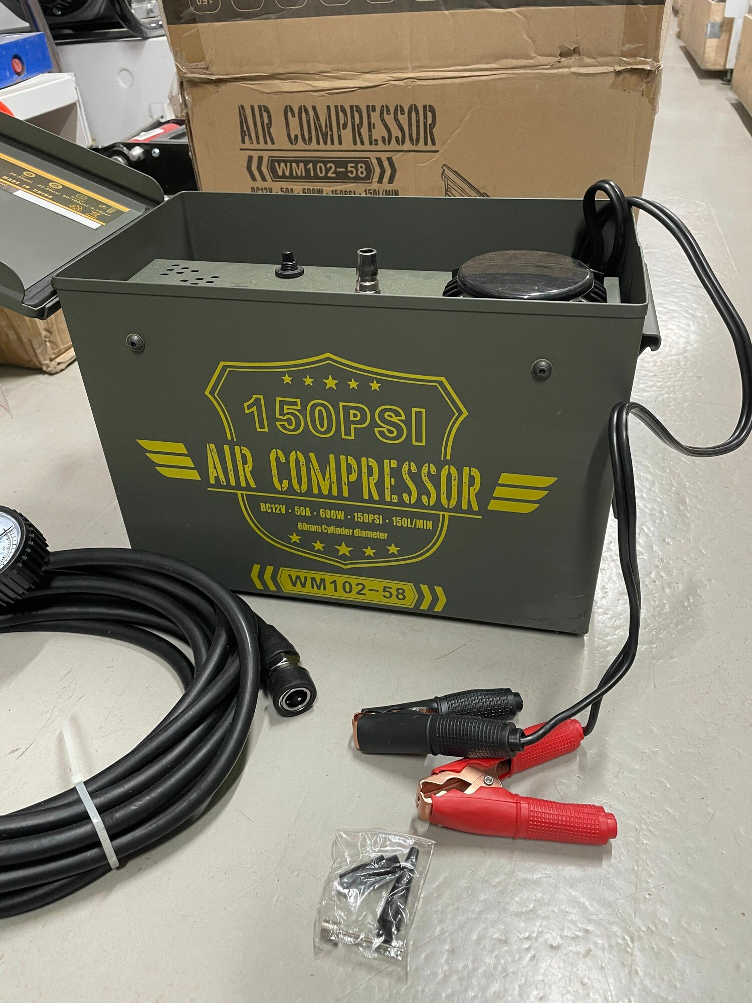 Компрессор автомобильный "AIR COMPRESSOR" 150 л/мин, 12 вольт (WM102-58), арт: 6785-К