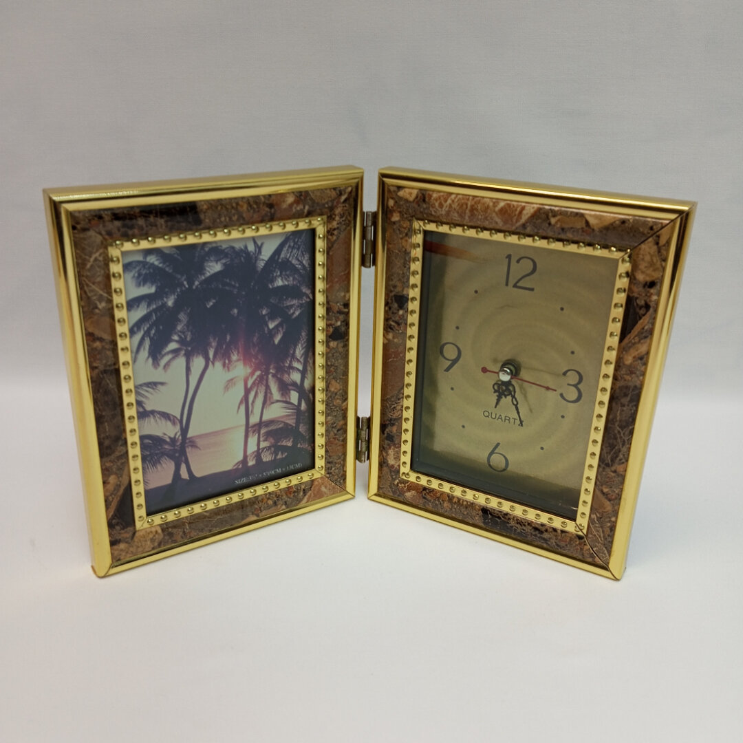 Часы настольные в виде открывающейся книжки 26х16 см, кварц, рабочие, пластик. Винтаж.