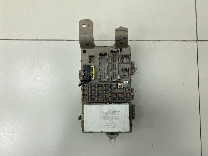 Блок предохранителей Toyota Corolla E120 2001-2007 кат.номер: 9008082020 8264102050