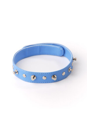 Ошейник с шипами и заклепками голубой