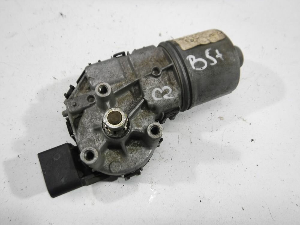Моторчик стеклоочистителя передний VW Passat B5