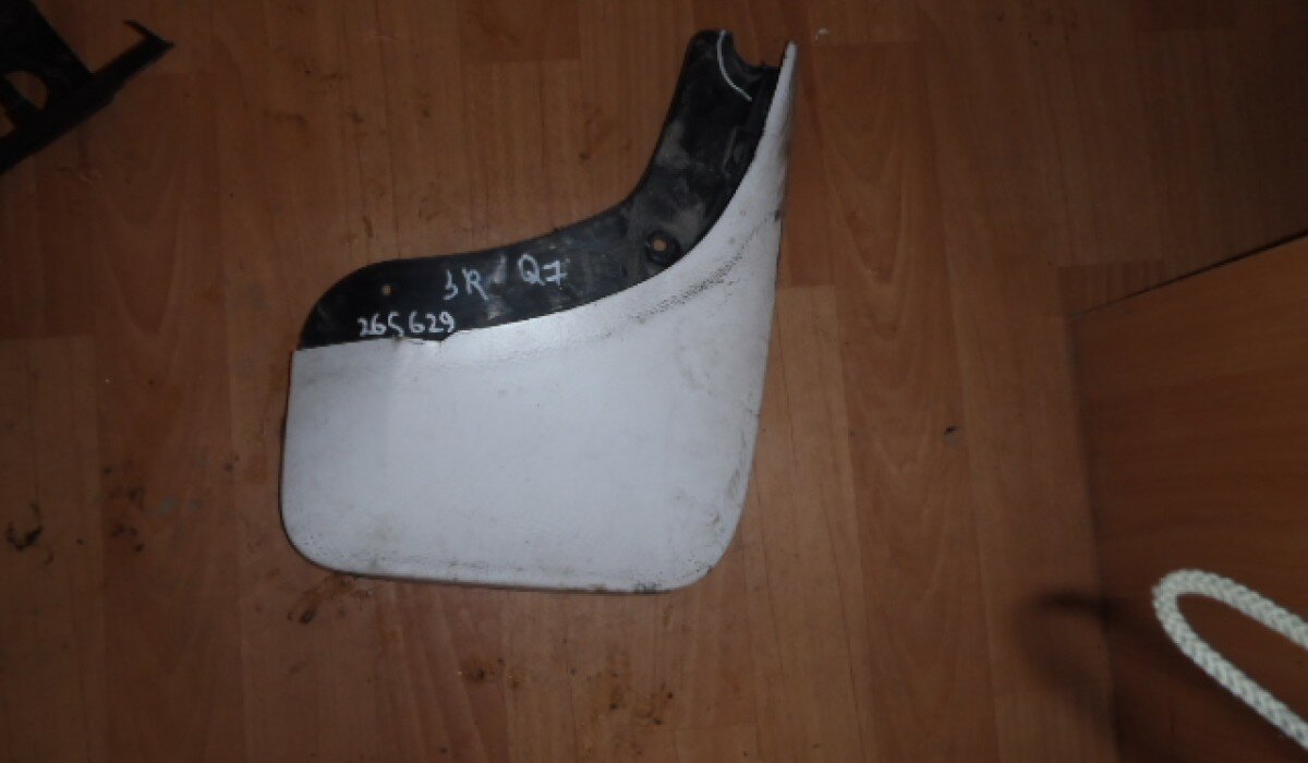Брызговик задний Q7 (4L) Audi 4L0821812