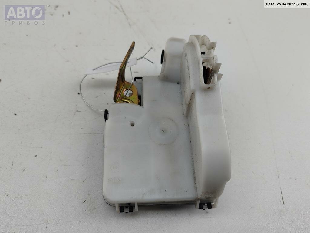 Замок двери передней правой Volkswagen Golf-3