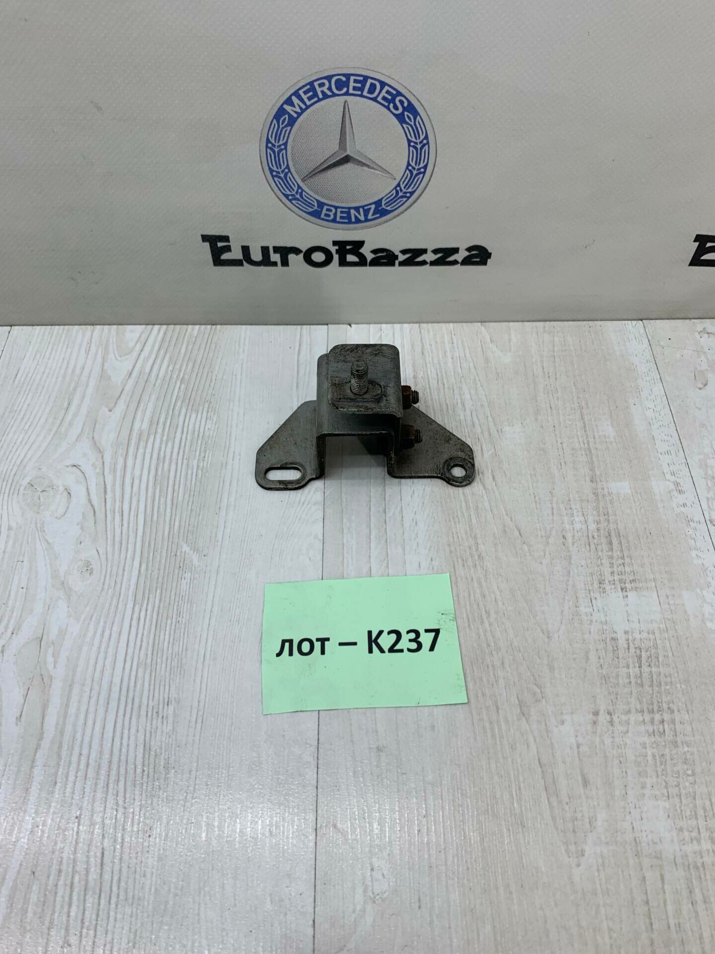 Крепление катализатора Mercedes W211 A2114910041