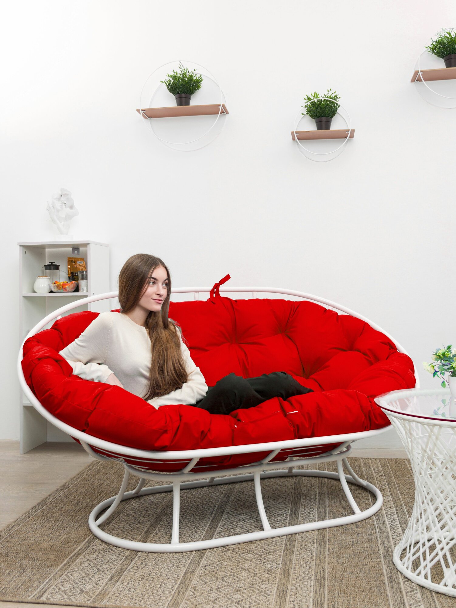 Диван мамасан без ротанга белый, красная подушка