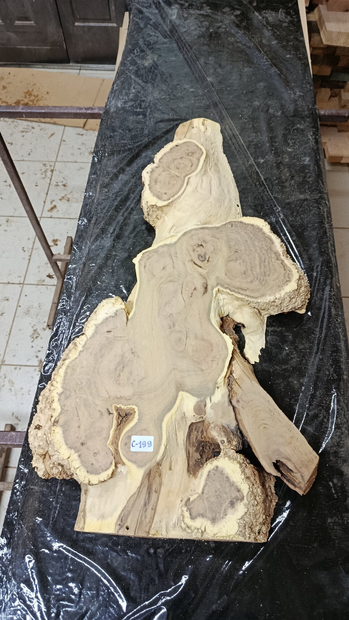 Слэб из акации, каповый, 75х25х6см(С199)высушенный , влажность 8%