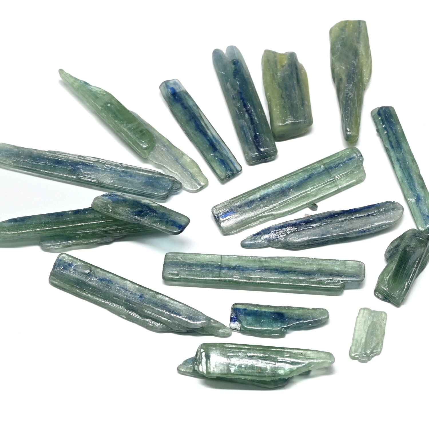 Кианит зеленый палочки 10-60мм, упаковка 100г .