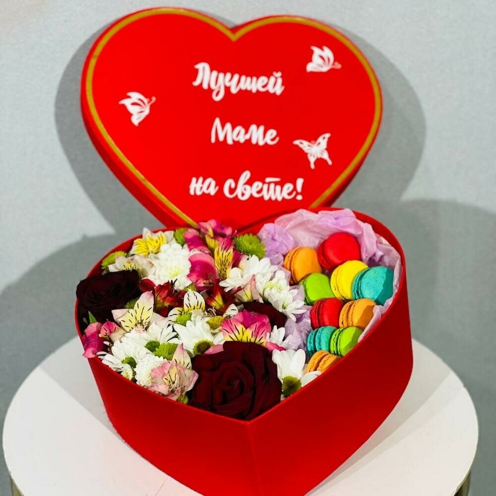 Цветы с пирожными "Макаронс" для мамы