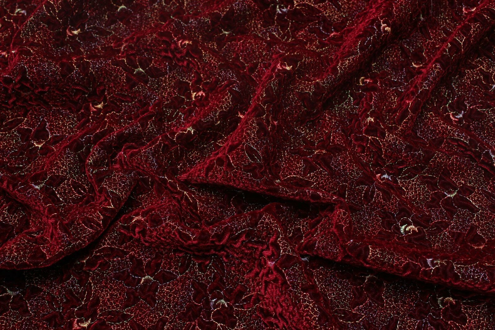 Ткань Бархат вишнёвый с объёмной вышивкой + слой , ш100см, 0,5 м