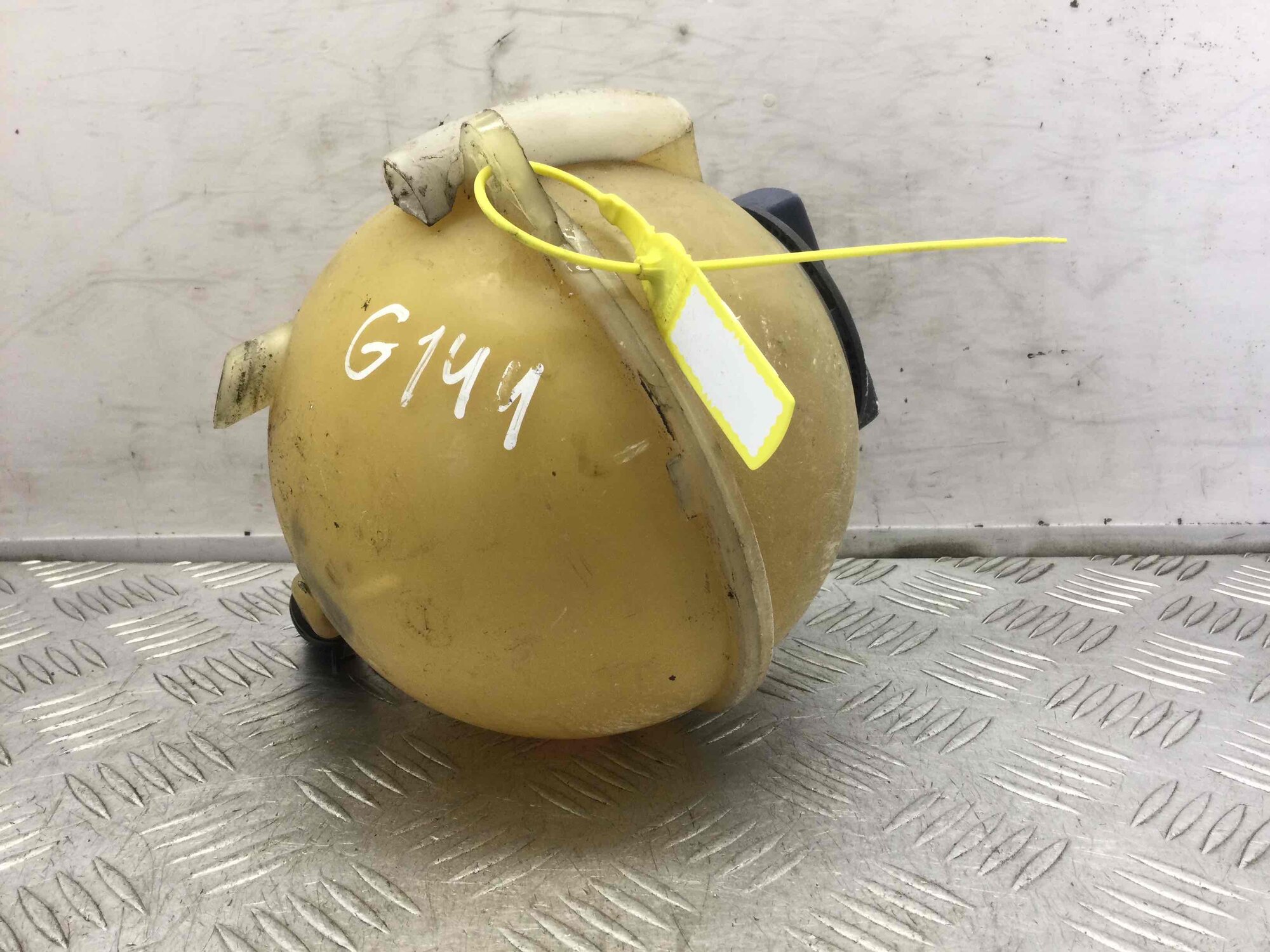 Б/У Бачок расширительный Volkswagen Golf 4 поколение (1997-2004) 2000 г.