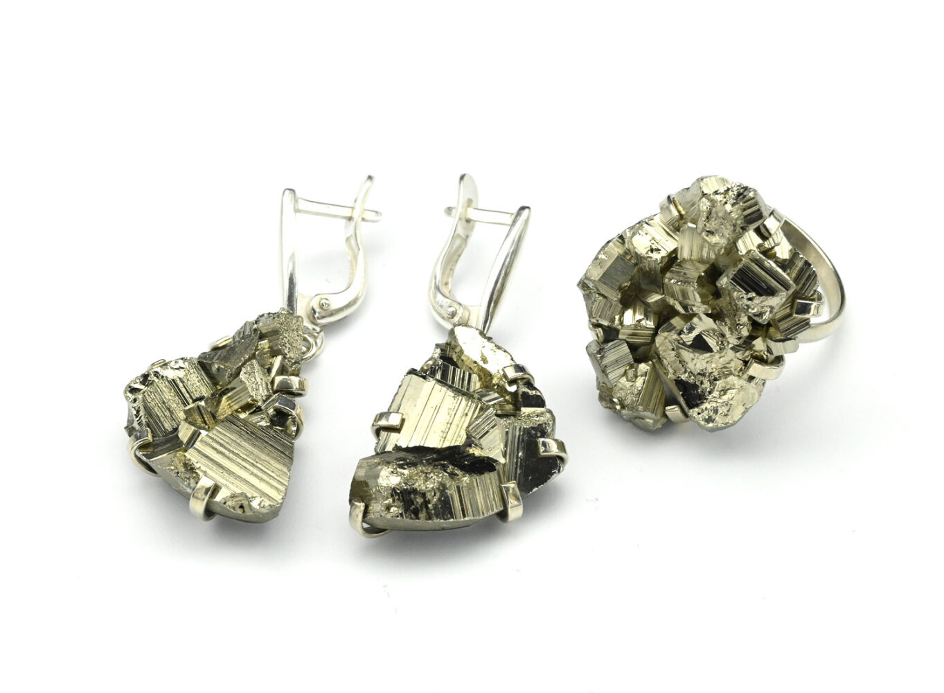 Комплект бижутерии: кольцо, серьги, пирит