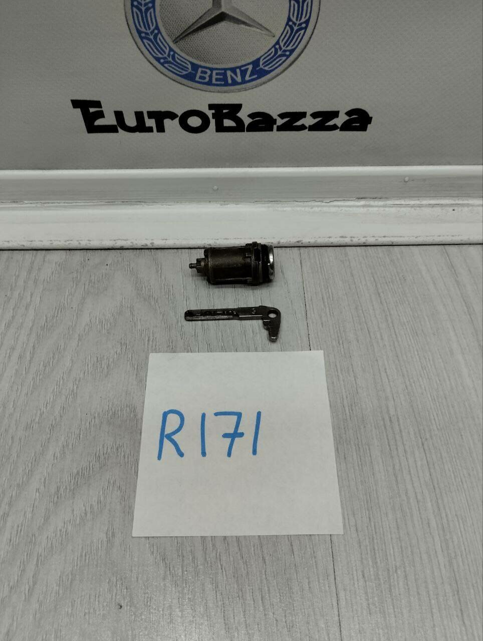 Личинка с ключом Mercedes R171 A1717600177
