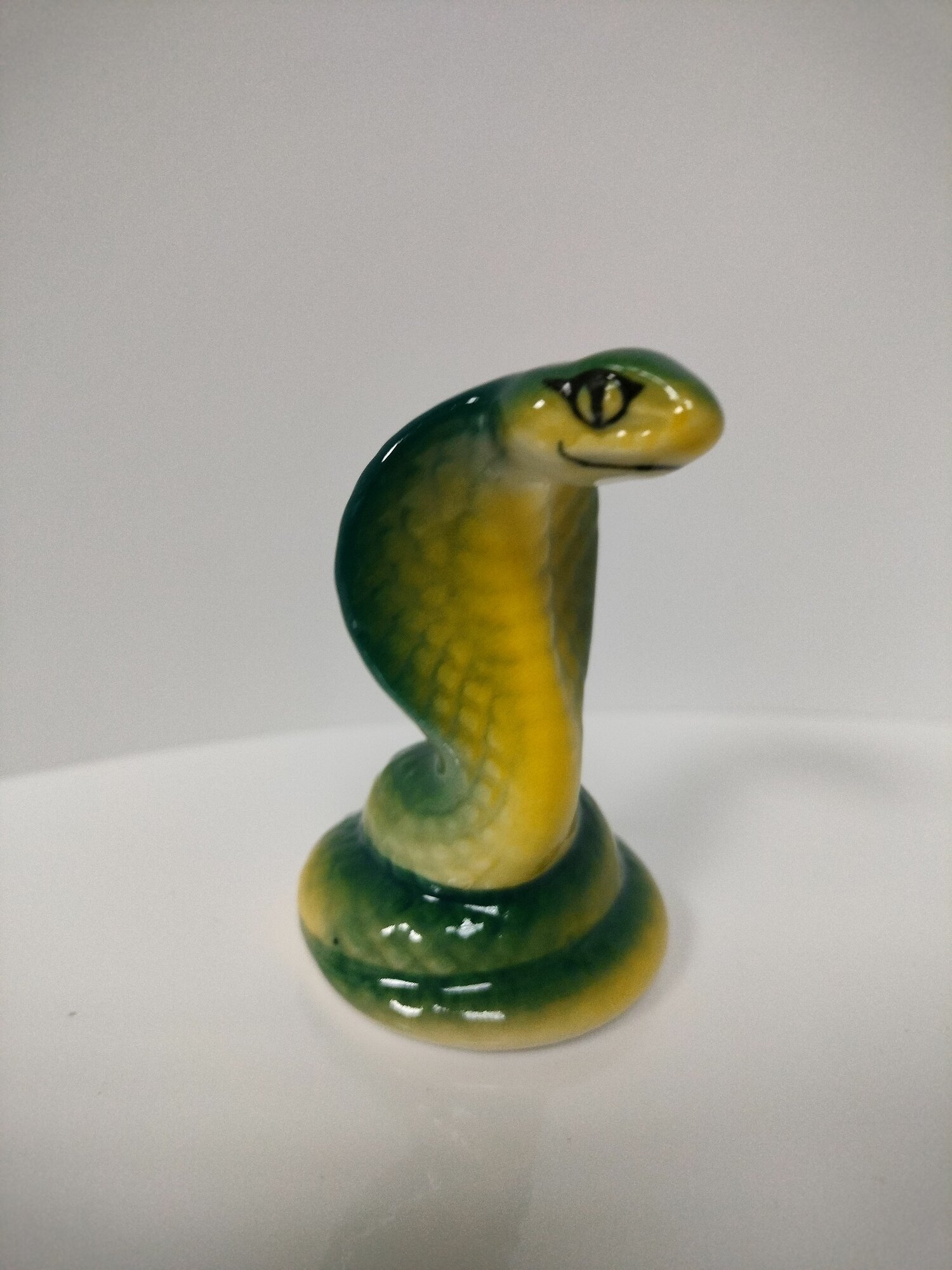 Статуэтка фарфоровая змея (Кобра) символ 2025 года. Ручная роспись Россия