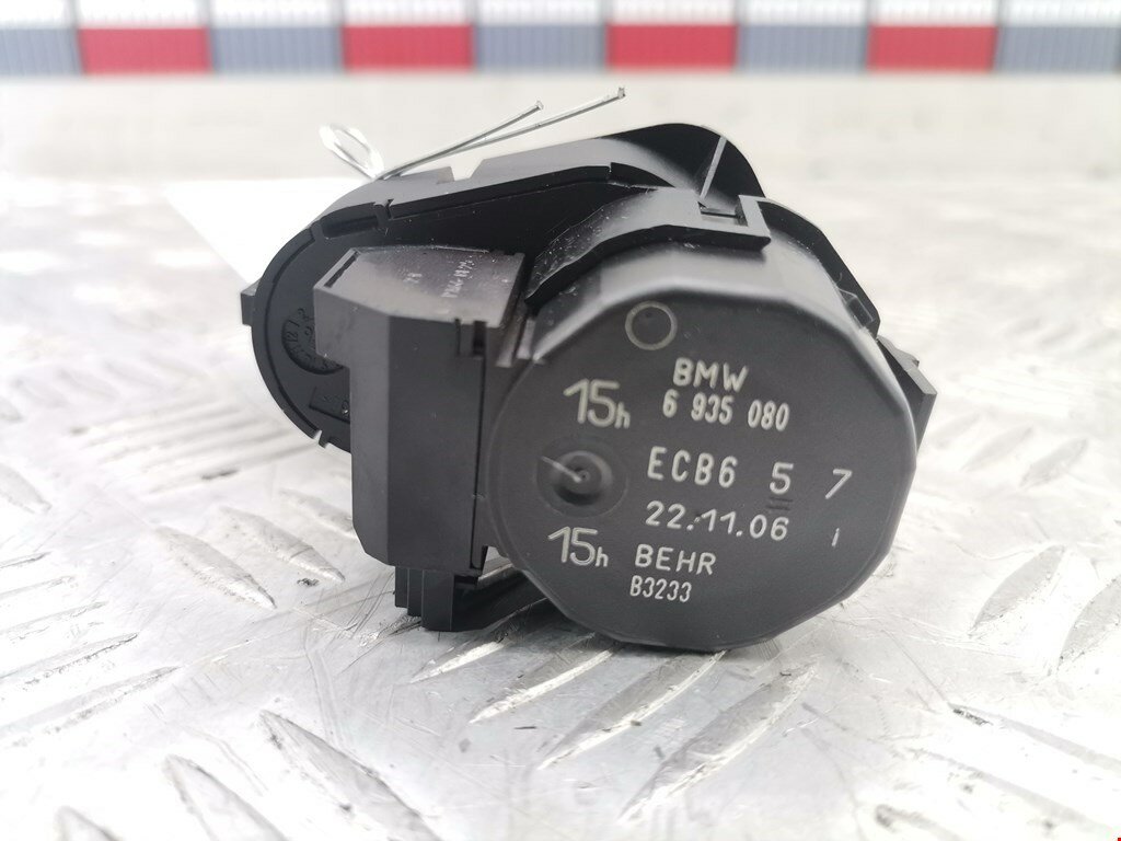 Сервопривод (электропривод моторчик привода) заслонки печки BMW 7-Series (E65/E66) 64116935080 арт. 1777069