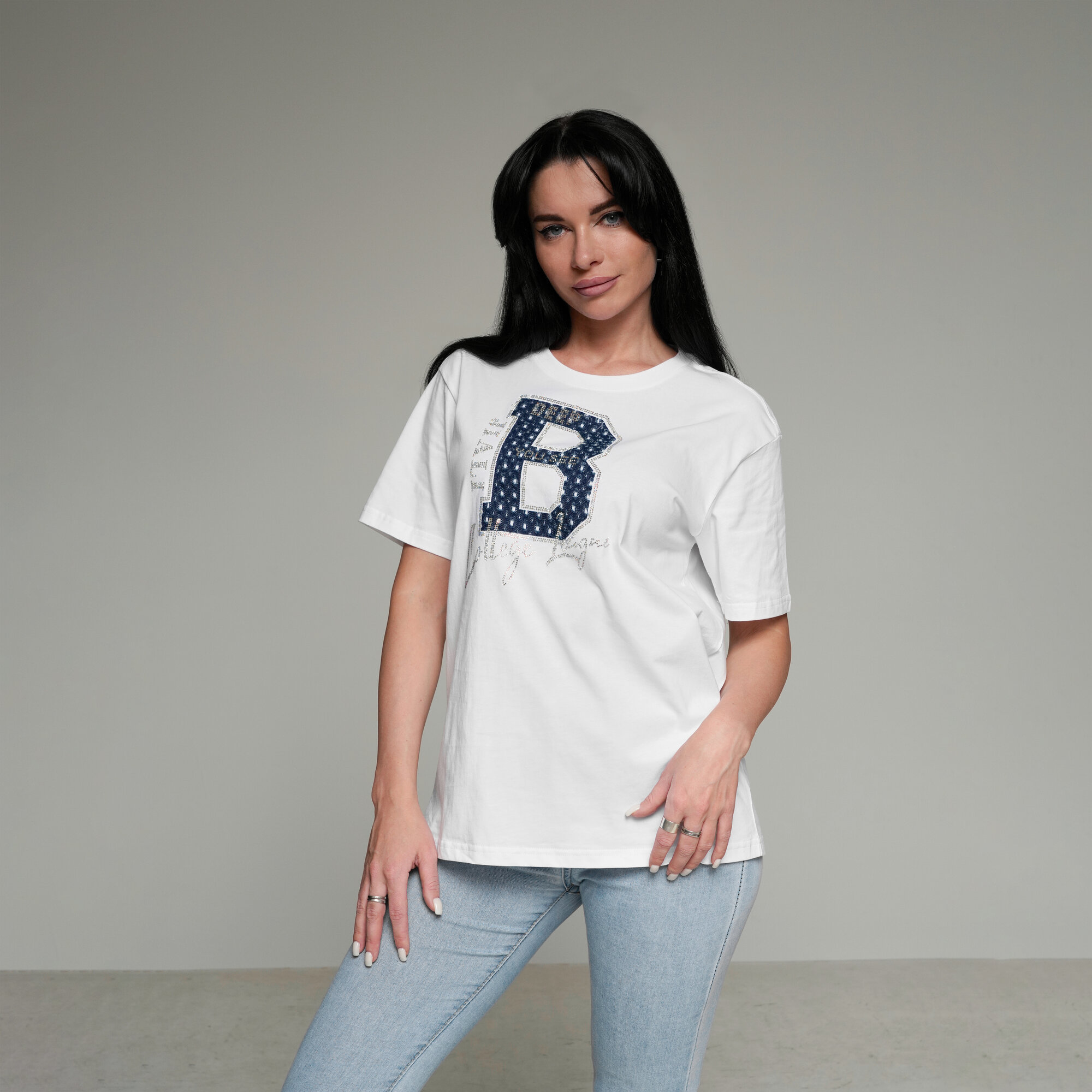 Футболка женская, с стильной термоаппликацией