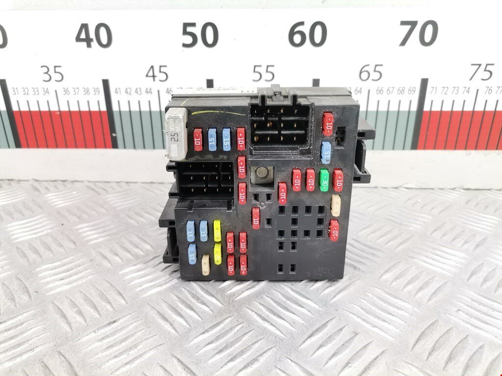 Блок предохранителей Cadillac Escalade 2 (GMT800) 15266954 арт. 752191