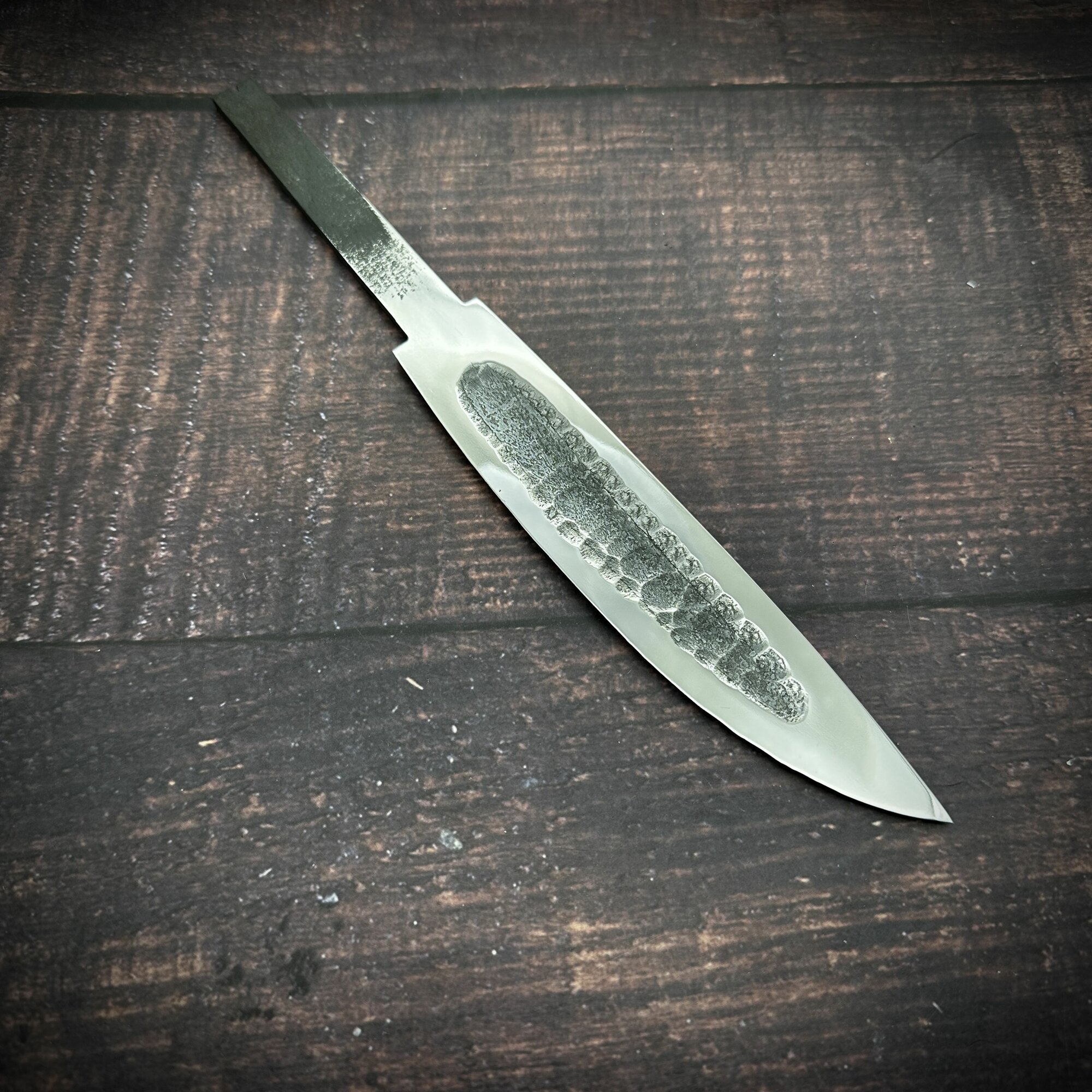 Клинок для ножа с кованым долом, сталь х12мф Якут