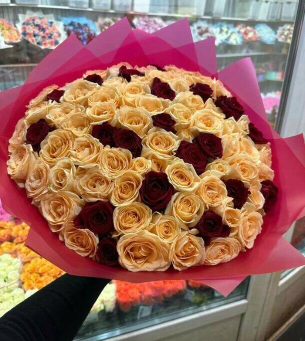 Букет Well Flowers "Микс", круглый, 101 роза, XXL, на стеблях, букет свежих цветов