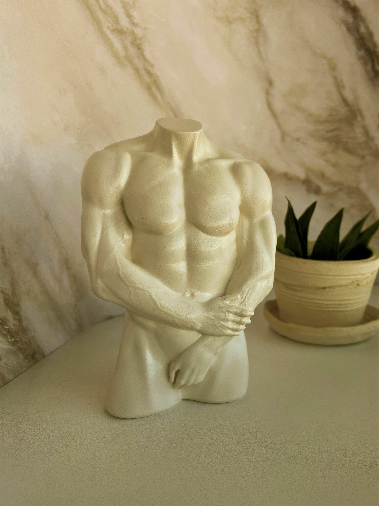 Статуэтка мужское тело цвет белый. Гипс. Высота 17 см