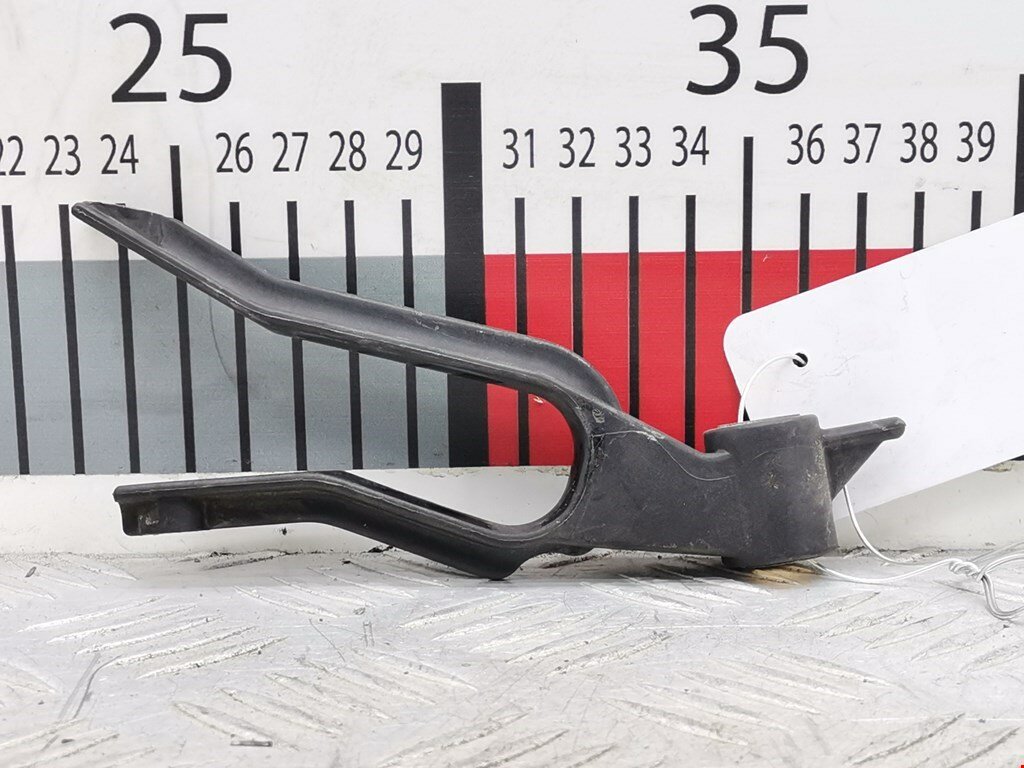 Кронштейн (крепление) радиатора Opel Astra H 13162131 арт. 1978158