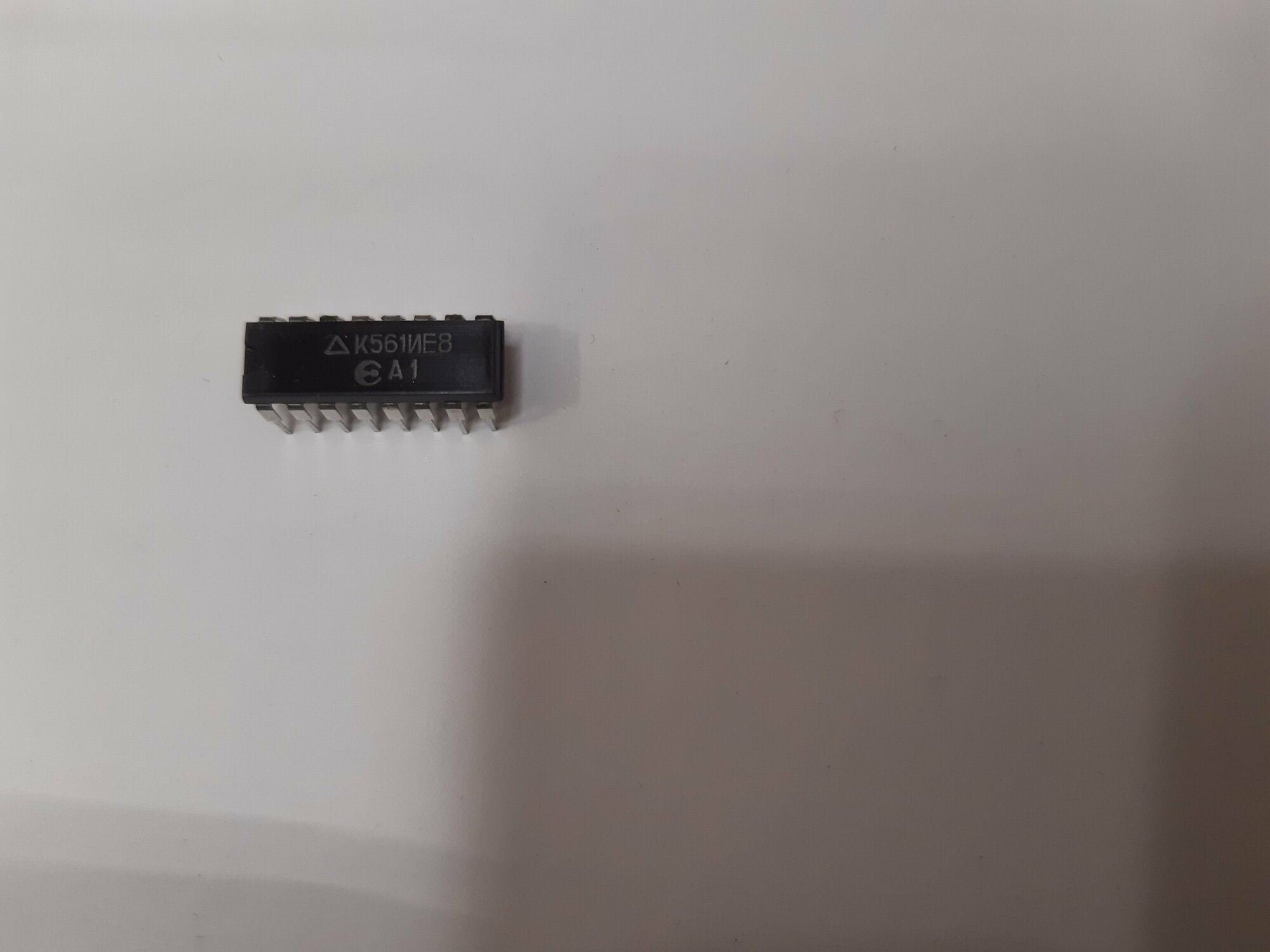 Микросхема К561ИЕ8 (1996г) (упаковка 5 штук)