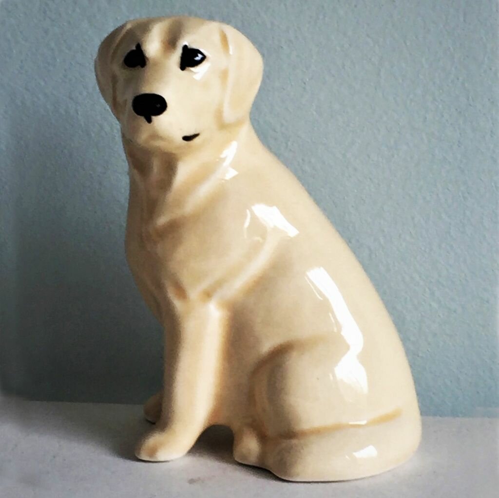 Фаянсовая скульптура Лабрадор палевый mini
