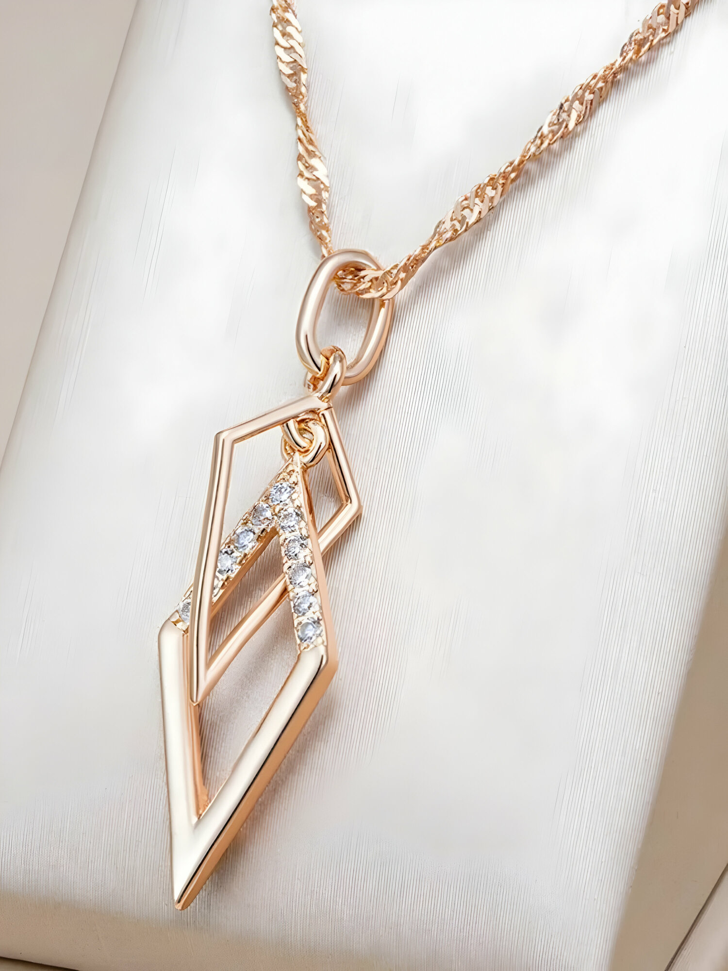 Колье, циркон