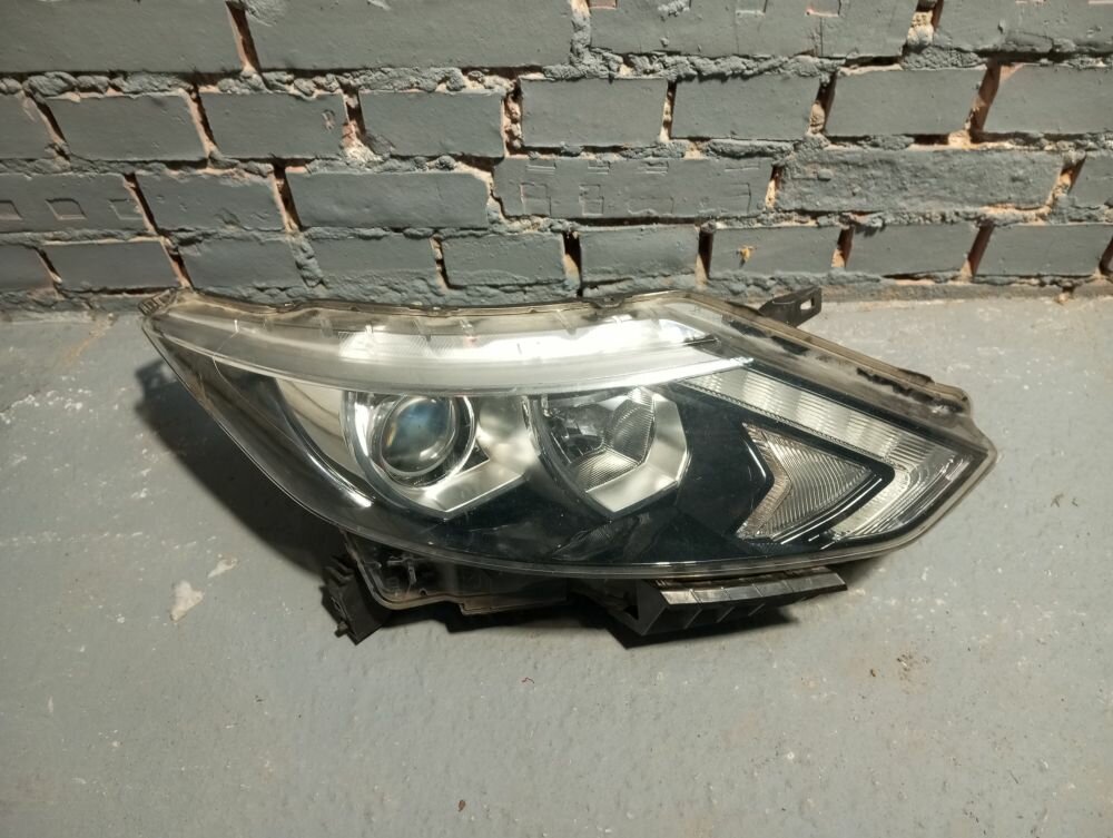 Фара правая Nissan Qashqai J11 до рест. Дефект кре 26010-4EA0A