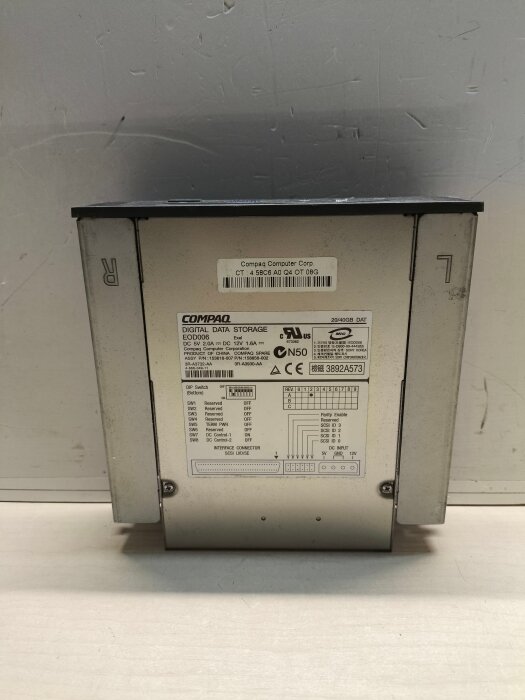 Стример HP CPQ 158856-002 20/40-GB DAT DDS-4 SCSI L