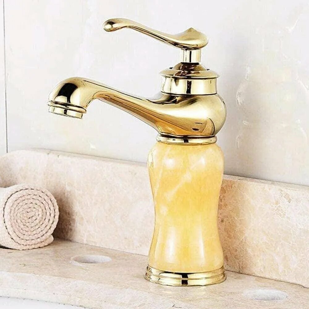 Нефритовый смеситель для ванной комнаты. Изготовлен из меди и натурального белого нефрита. Смеситель для смешивания горячей и холодной воды