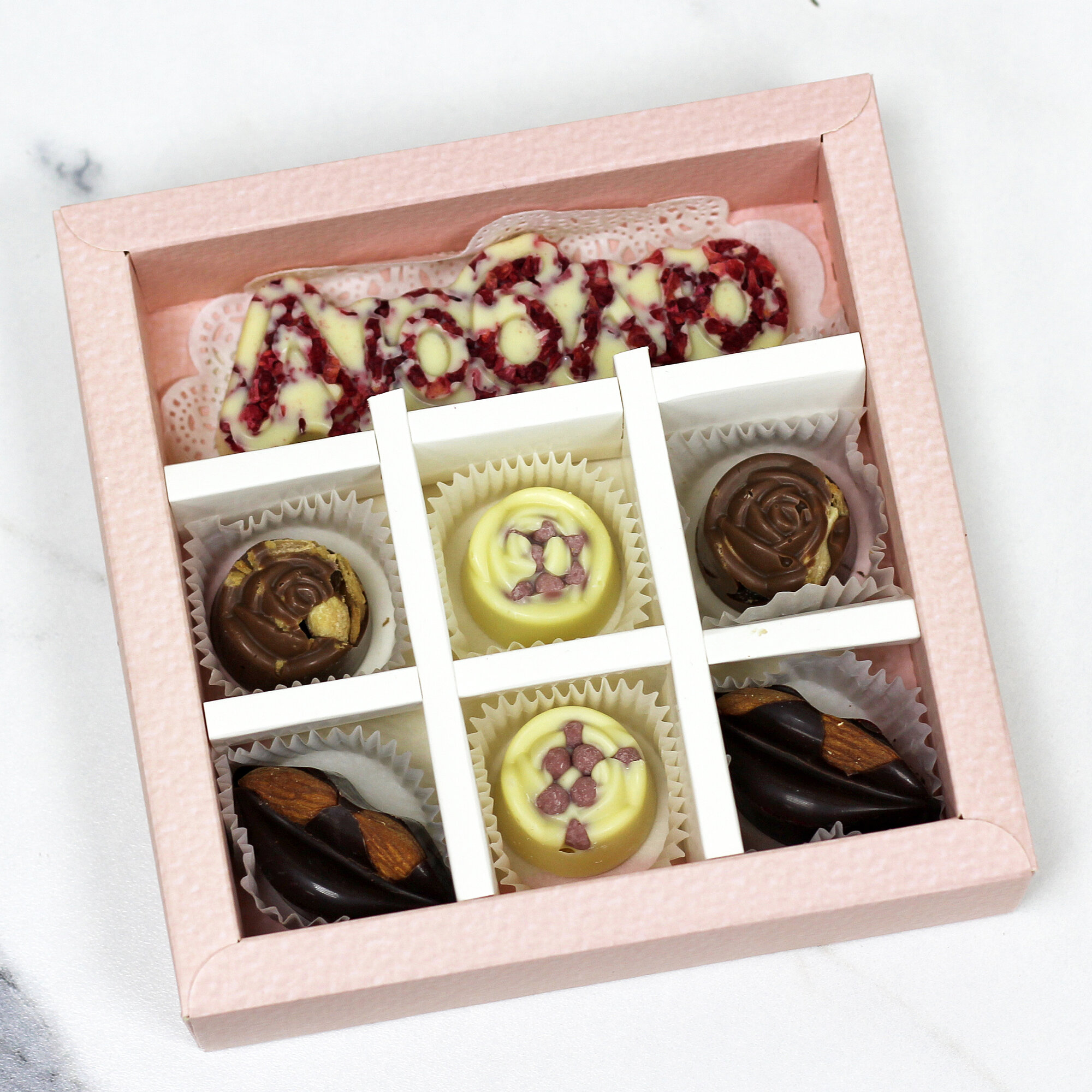 Подарочный набор, шоколад ручной работы "Люблю": надпись и 6 конфет, подарок женщине, любимой, жене