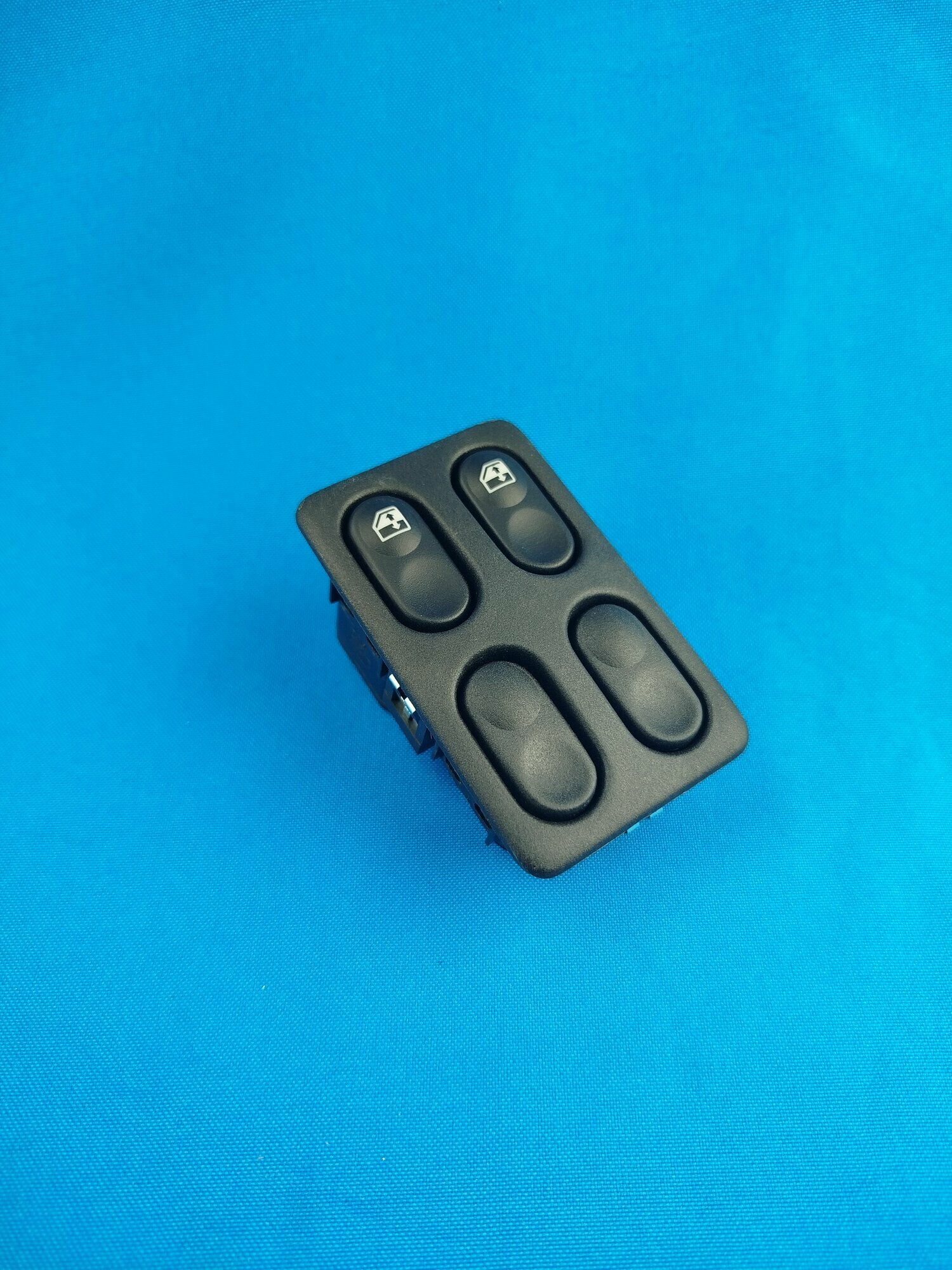 Блок кнопок стеклоподъемников "ВАЗ" для автомобилей ВАЗ 2110-12 (2 кнопки) (2110-3709720-10)