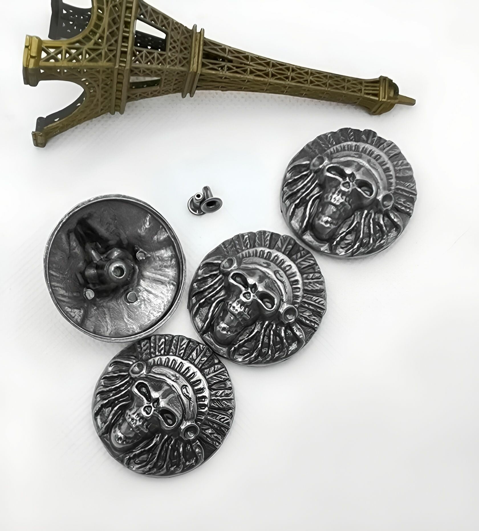 Кончо - "Лик индейца" на заклепке, 3 шт - цвет Античное серебро