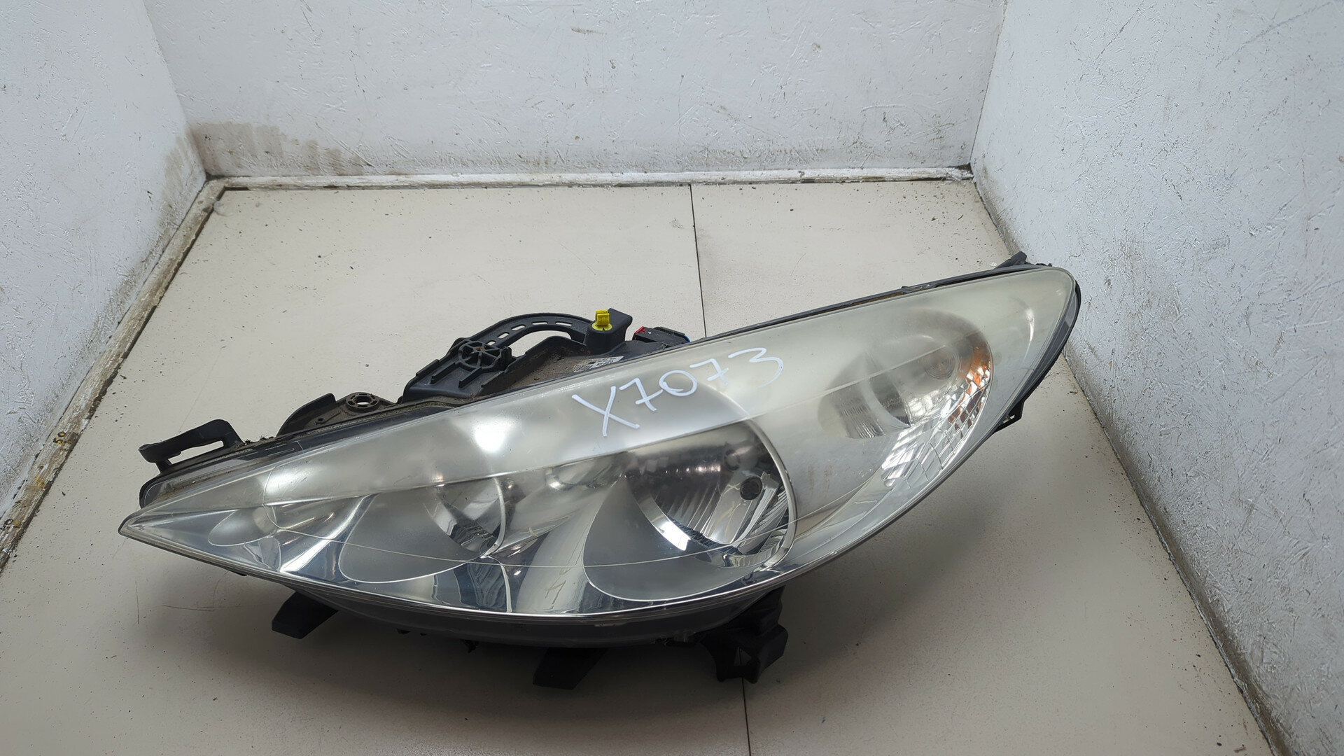 Фара (передняя) левая Peugeot 207 Б/У