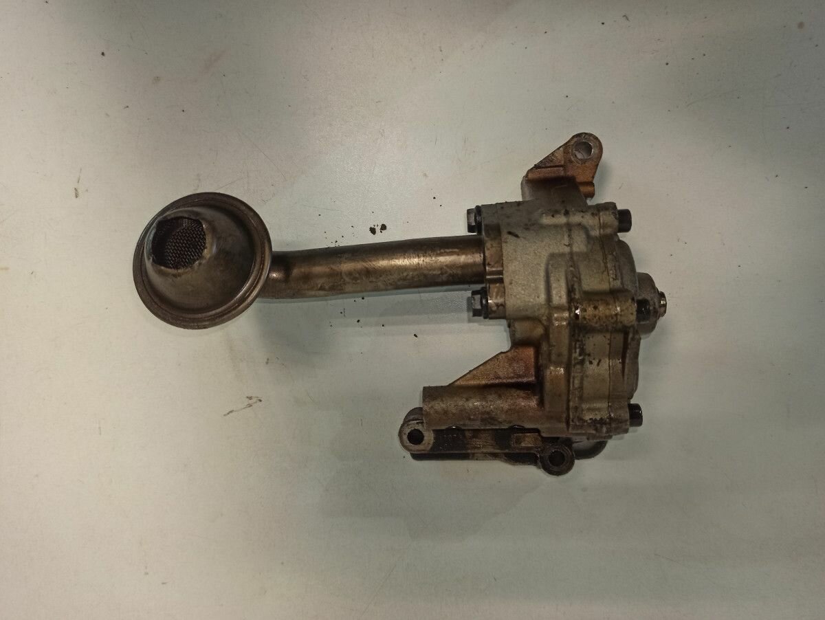 Масляный насос 1.6 1.8 2.0 Volkswagen Golf Octavia 06A115105B