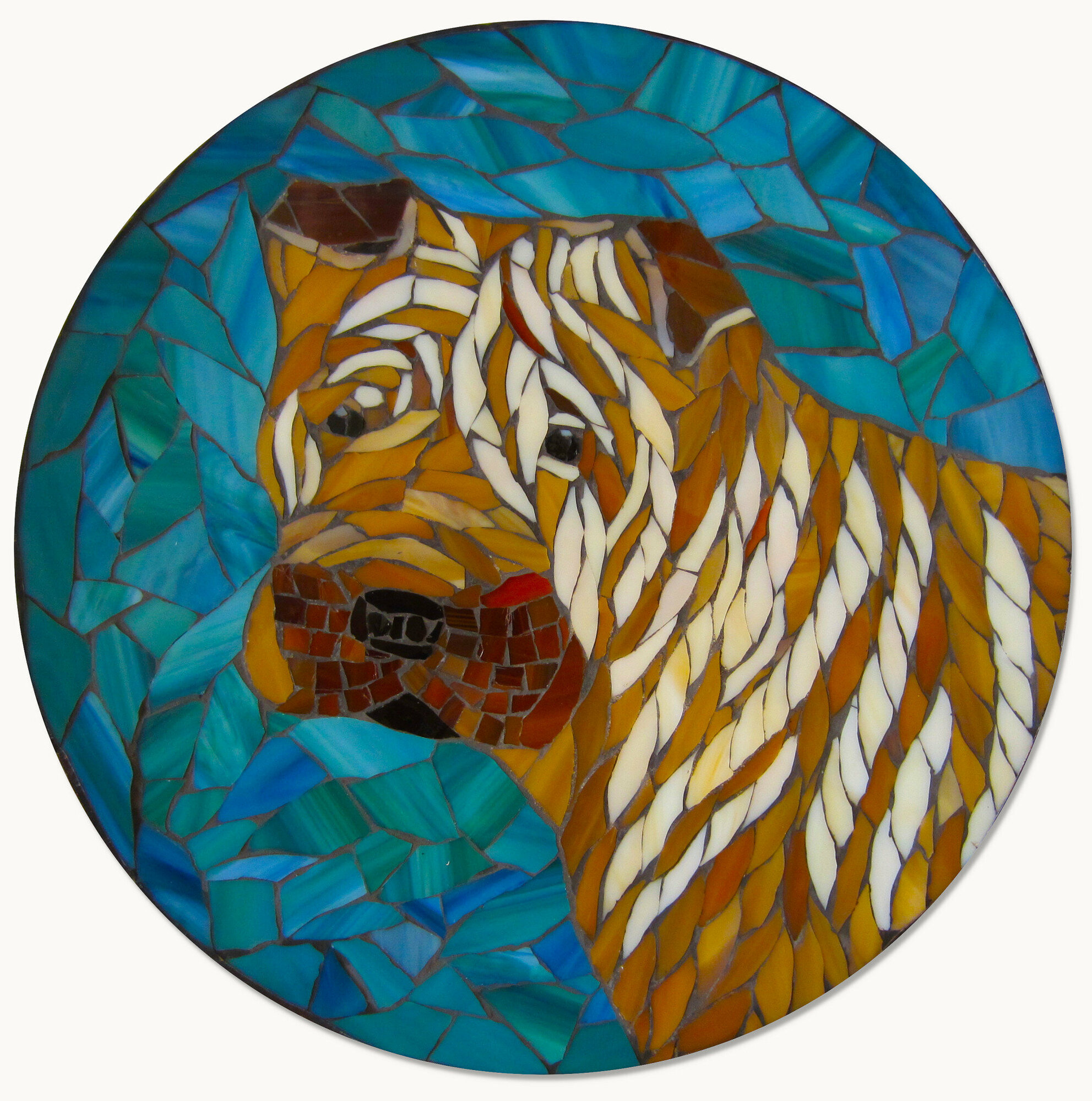 Декоративная тарелка "Шарпей", мозаика из витражного стекла