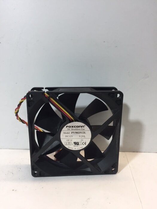 Вентилятор 90x90x25 DC 12V 0.16A Foxconn PV902512l 3 Pin